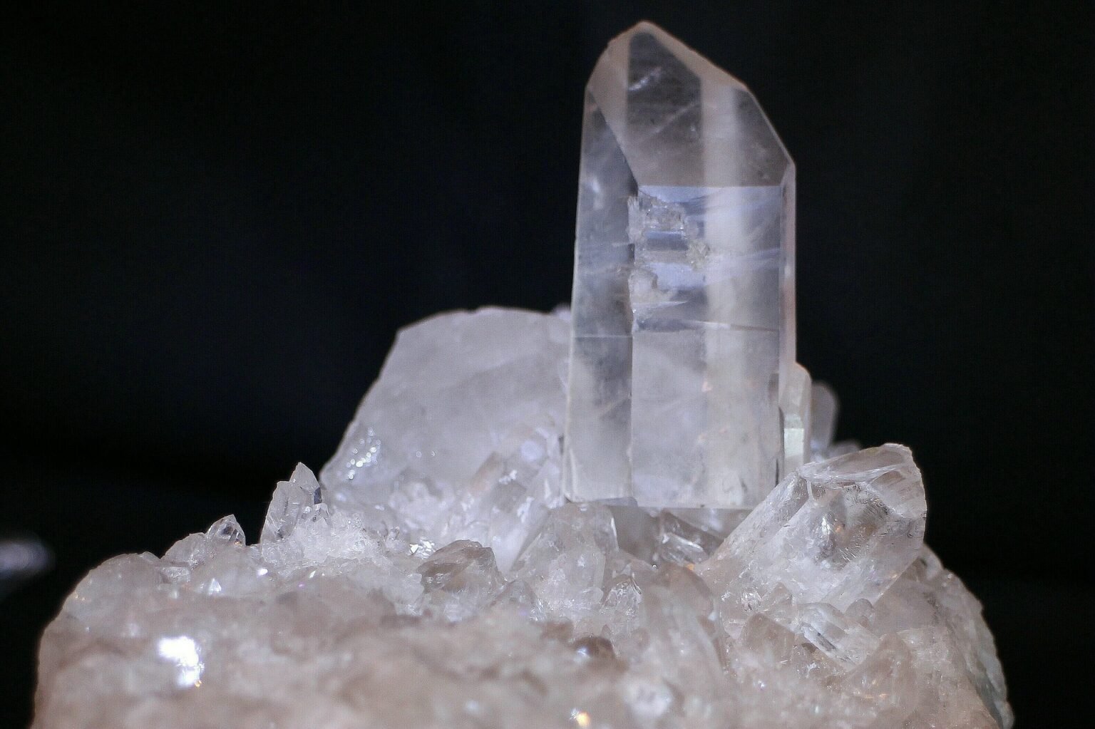 Crystal Magic for Beginners: A Complete Guide to Working with Crystals